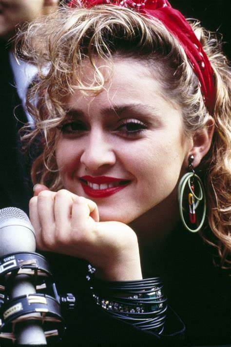 The Complete Guide to 80s Fashion - The Pearl Source Blog