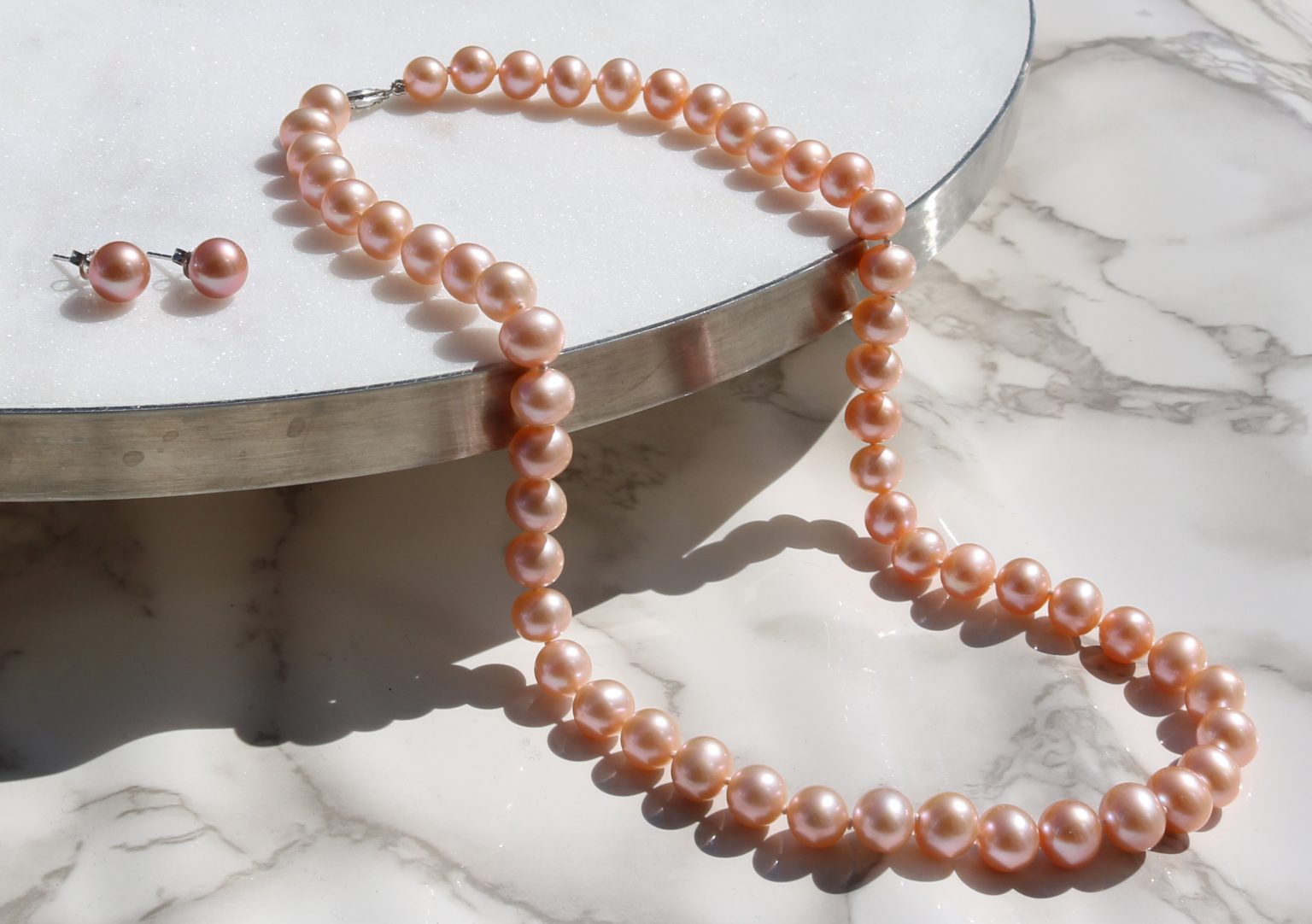 A Closer Look at Pearl Color - From Classic White to Alluring Black