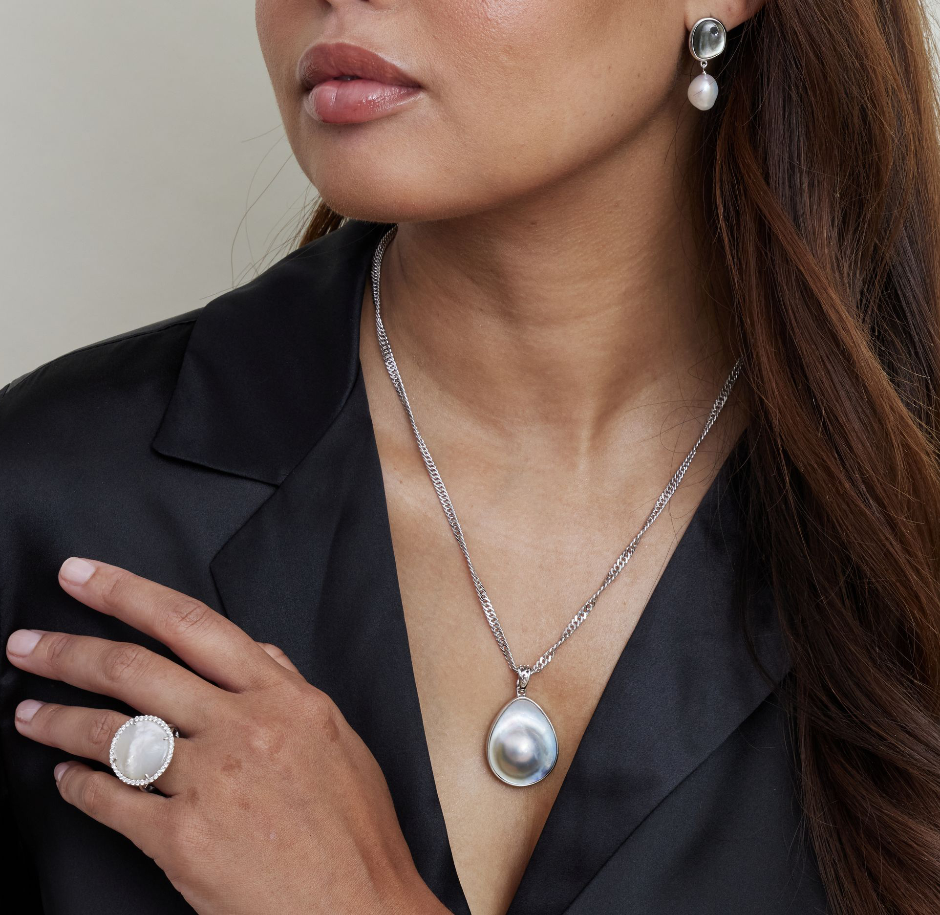 39 Types of White Gemstones: Properties, Uses and Benefits